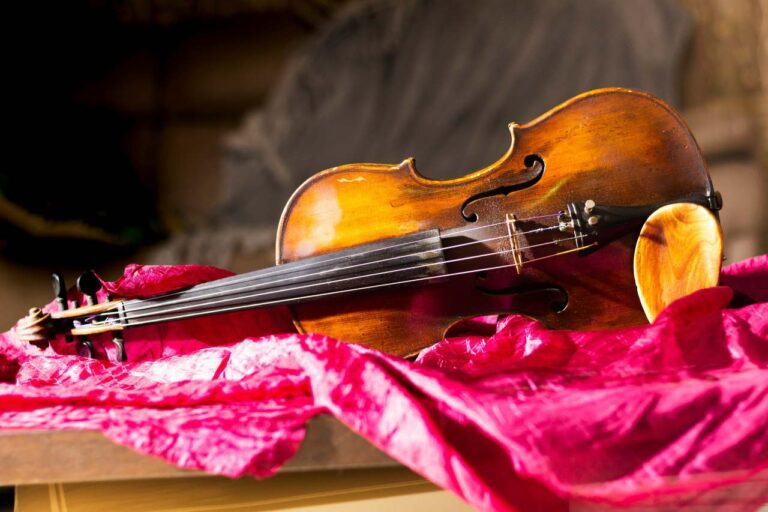 How to Rosin a Bow - Violin Basics - Violinspiration