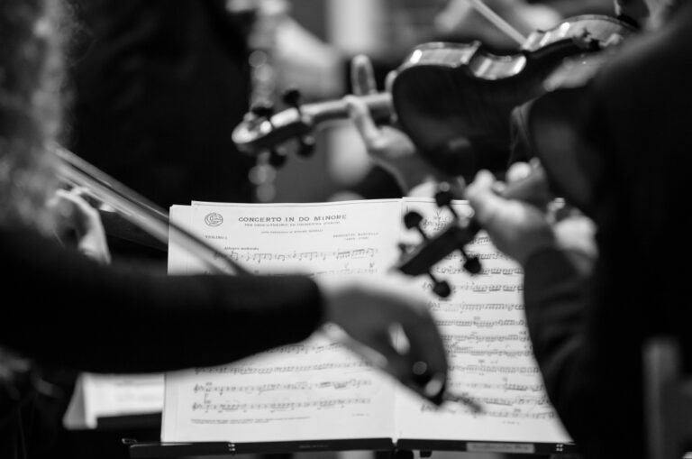 D Minor Scale on the Violin – Notes, Fingering, and Charts ...
